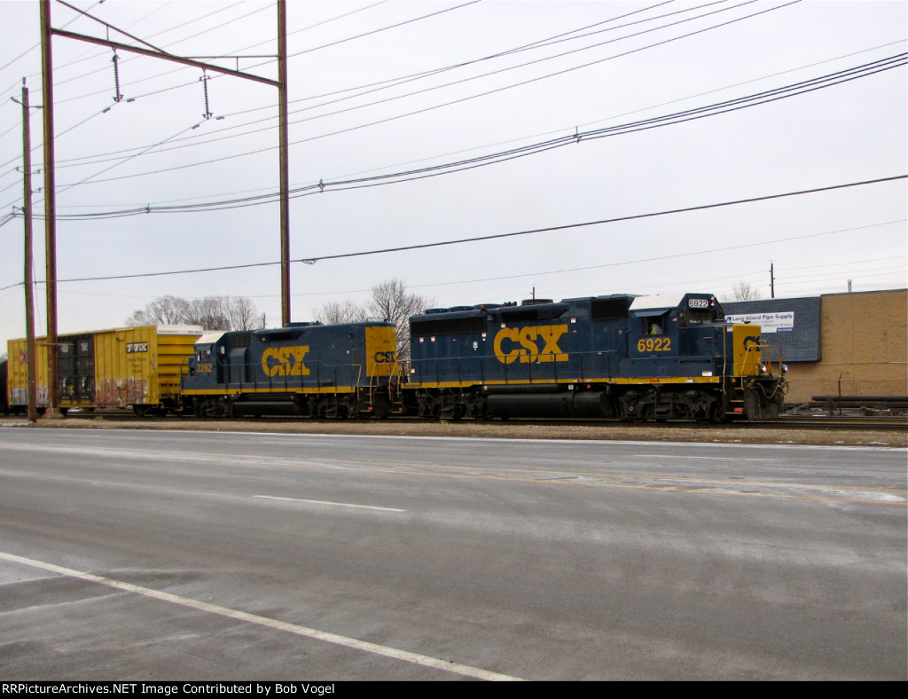 CSX 6922 and 2282